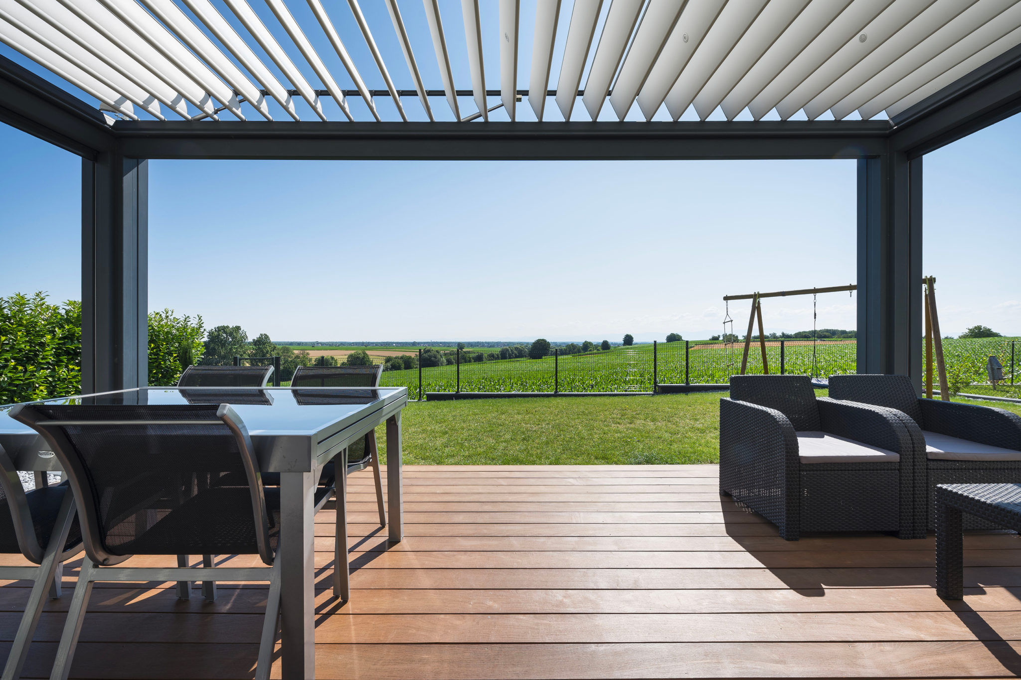 Tryba présente sa pergola à lames orientables - L'Echo de la baie