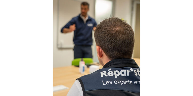 Les franchisés Répar'stores formés à l'installation et la réparation ...